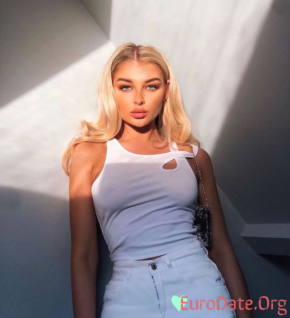 Elegant British Women: Why Are They Perfect for Marriage?