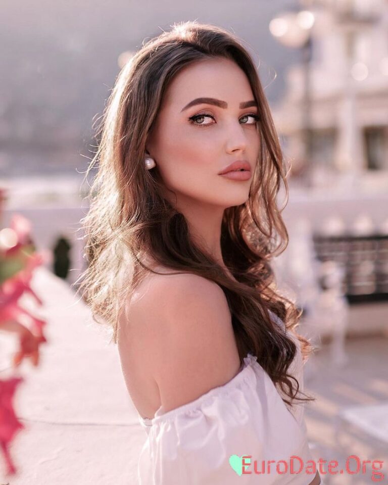 Donne rumene: perché sono perfette per il matrimonio?