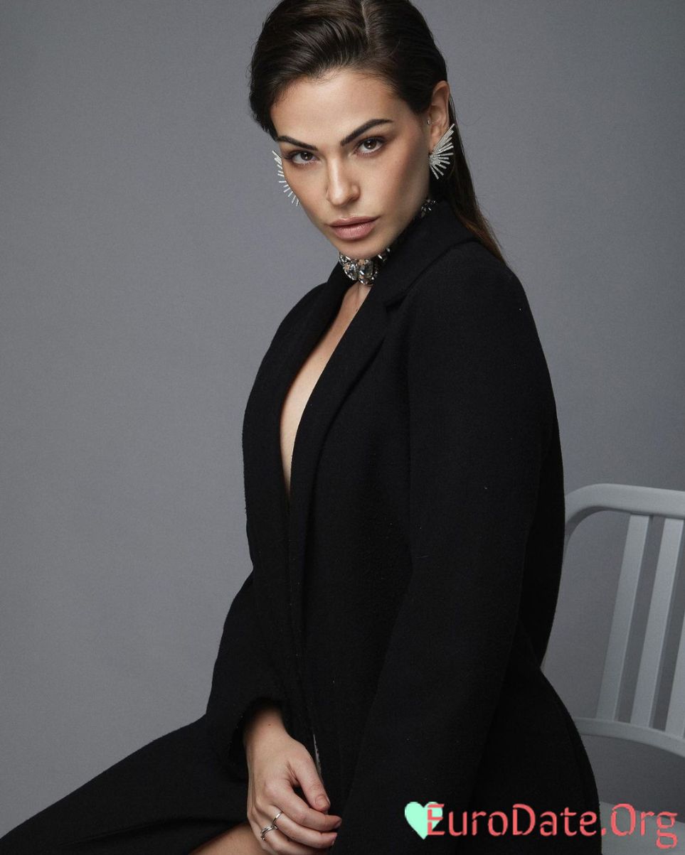 Spanish Women: Read This Guide Before Dating Spanish Girls