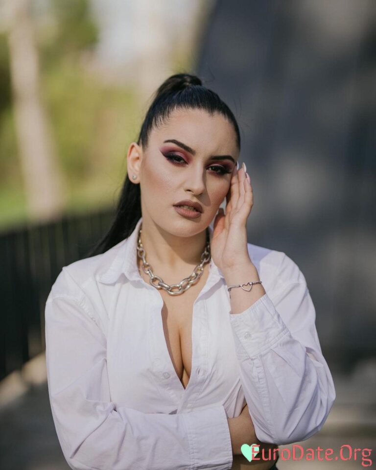 Bosnian Women's Elegance: The Phenomenon Explained