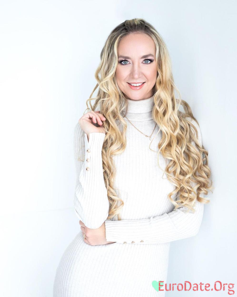 A Comprehensive Guide to Romance with Estonian Women