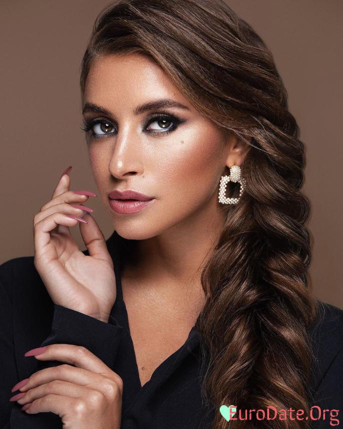 Dating a Moldovan Woman: The Complete Handbook for Men