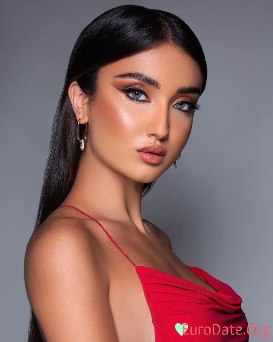 A Full Guide to Romance with Gorgeous Turkish Women