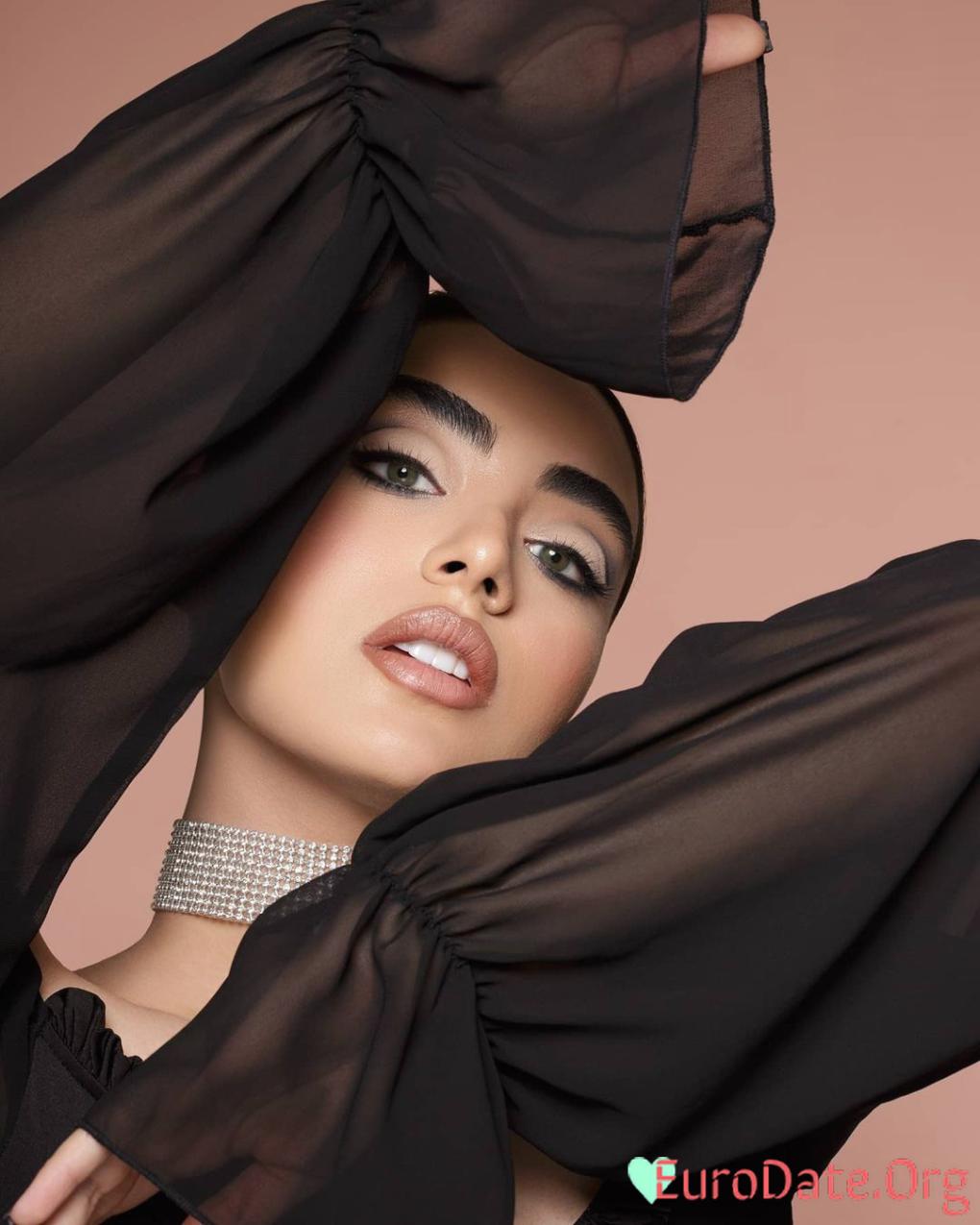 A Full Guide to Romance with Gorgeous Turkish Women